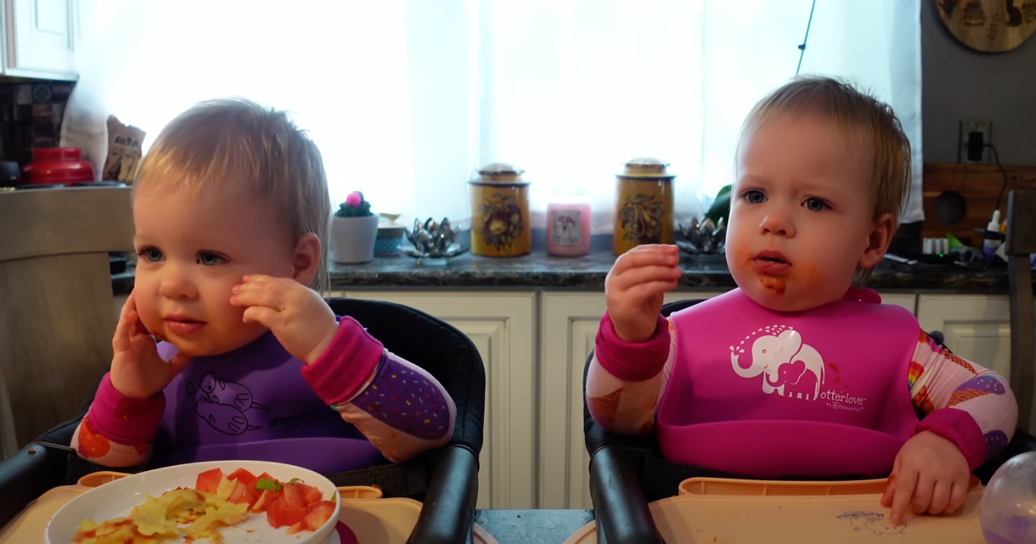 Adorable Twins Anastasia and Guinevere’s Hilarious Cheese Ravioli Taste ...